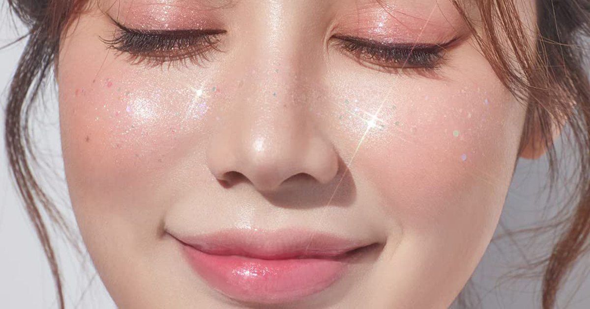 Sparkling Stunner! Grab this Gorgeous Glitter Shadow for a Steal at $7!